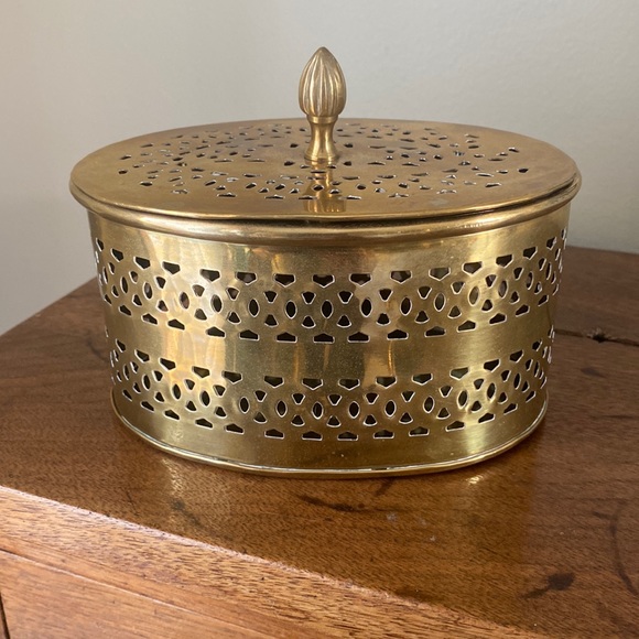 Accents | Brass Open Air Potpourri Container With Decorative Acorn Lid ...